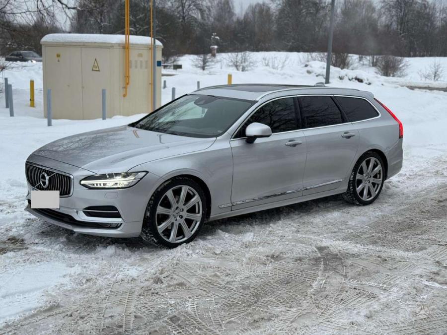 Grey Volvo V90 2020 in Vilnius, with an engine capacity of 1.97 L and mileage of 304 thousand km for 14500 €, photo 4 on AUTOMOTO.COM.LV