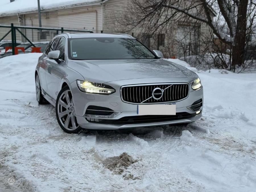 Grey Volvo V90 2020 in Vilnius, with an engine capacity of 1.97 L and mileage of 304 thousand km for 14500 €, photo 6 on AUTOMOTO.COM.LV