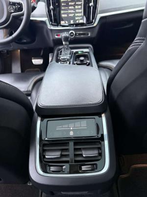 Grey Volvo V90 2020 in Vilnius, with an engine capacity of 1.97 L and mileage of 304 thousand km for 14500 €, photo 12 on AUTOMOTO.COM.LV