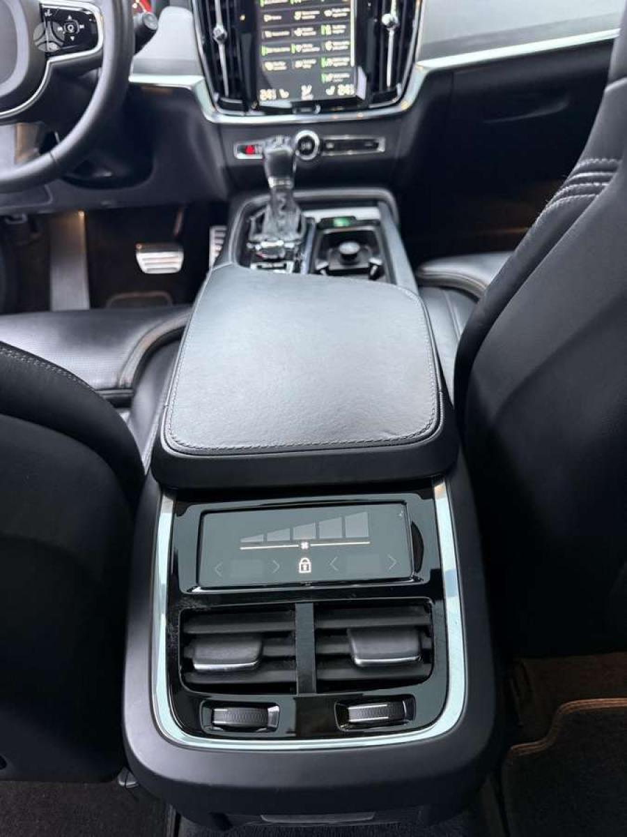 Grey Volvo V90 2020 in Vilnius, with an engine capacity of 1.97 L and mileage of 304 thousand km for 14500 €, photo 12 on AUTOMOTO.COM.LV