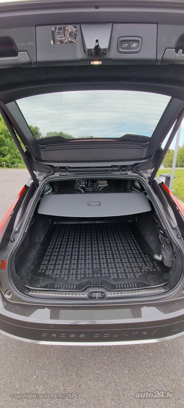 Pelēks Volvo V90 2020 Tallina, ar dzinēja tilpumu 2.00 L un nobraukumu 171 tūkst. km par 27500 €, foto 11 vietnē AUTOMOTO.COM.LV