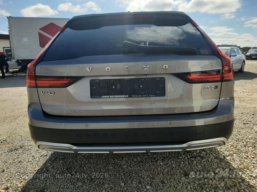 Grey Volvo V90 2020 in Tartu, with an engine capacity of 2.00 L and mileage of 196 thousand km for 27900 €, photo 5 on AUTOMOTO.COM.LV
