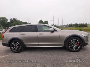 Grey Volvo V90 2020 in Tartu, with an engine capacity of 2.00 L and mileage of 196 thousand km for 24200 €, photo 4 on AUTOMOTO.COM.LV