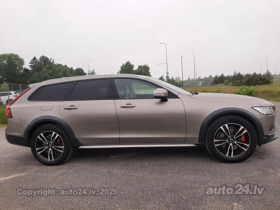 Grey Volvo V90 2020 in Tartu, with an engine capacity of 2.00 L and mileage of 196 thousand km for 24200 €, photo 4 on AUTOMOTO.COM.LV
