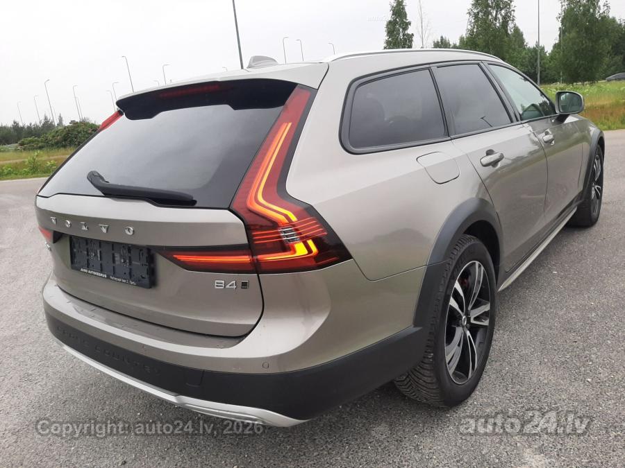 Grey Volvo V90 2020 in Tartu, with an engine capacity of 2.00 L and mileage of 196 thousand km for 24200 €, photo 5 on AUTOMOTO.COM.LV