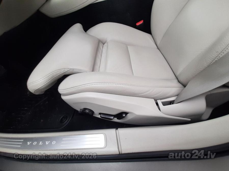 Grey Volvo V90 2020 in Tartu, with an engine capacity of 2.00 L and mileage of 196 thousand km for 24200 €, photo 15 on AUTOMOTO.COM.LV