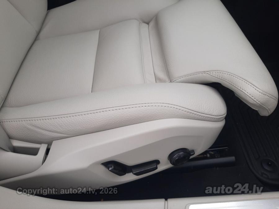 Grey Volvo V90 2020 in Tartu, with an engine capacity of 2.00 L and mileage of 196 thousand km for 24200 €, photo 18 on AUTOMOTO.COM.LV