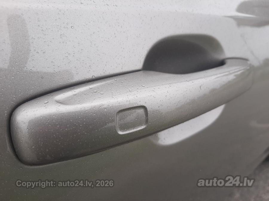 Grey Volvo V90 2020 in Tartu, with an engine capacity of 2.00 L and mileage of 196 thousand km for 24200 €, photo 28 on AUTOMOTO.COM.LV