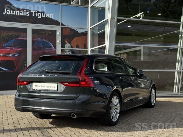 Grey Volvo V90 2020 in Valmiera, with an engine capacity of 2.00 L and mileage of 129 thousand km for 23900 €, photo 6 on AUTOMOTO.COM.LV