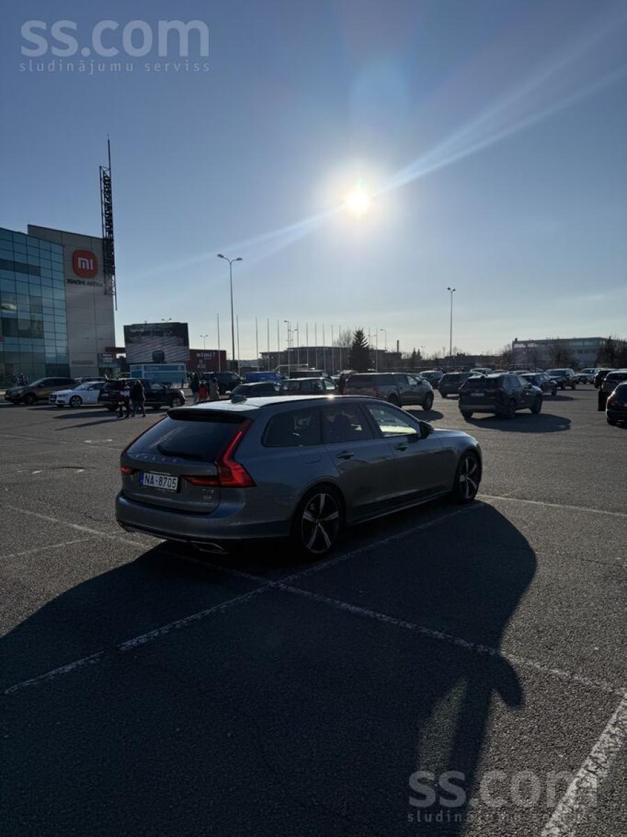 Grey Volvo V90 2020 in Riga, with an engine capacity of 2.00 L and mileage of 80 thousand km for 22900 €, photo 3 on AUTOMOTO.COM.LV