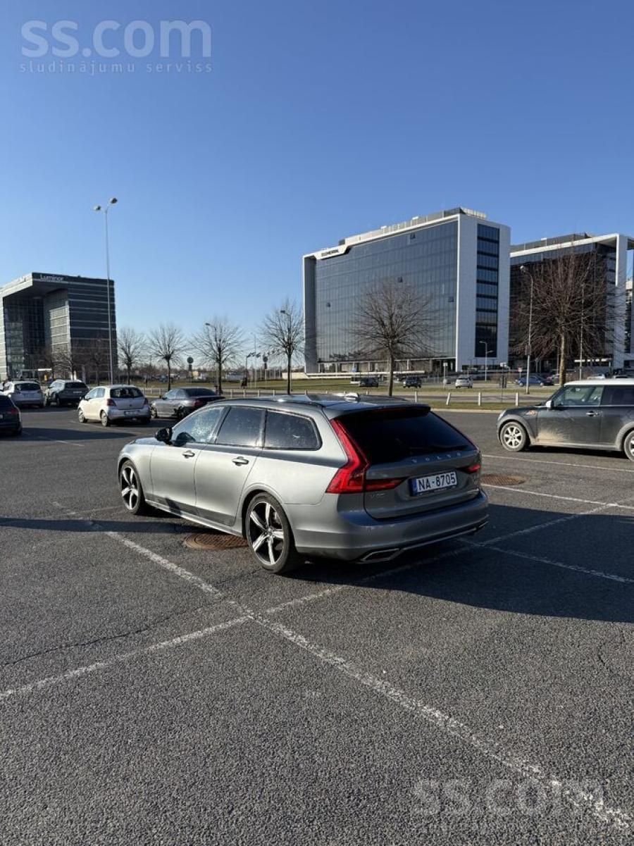 Grey Volvo V90 2020 in Riga, with an engine capacity of 2.00 L and mileage of 80 thousand km for 22900 €, photo 4 on AUTOMOTO.COM.LV