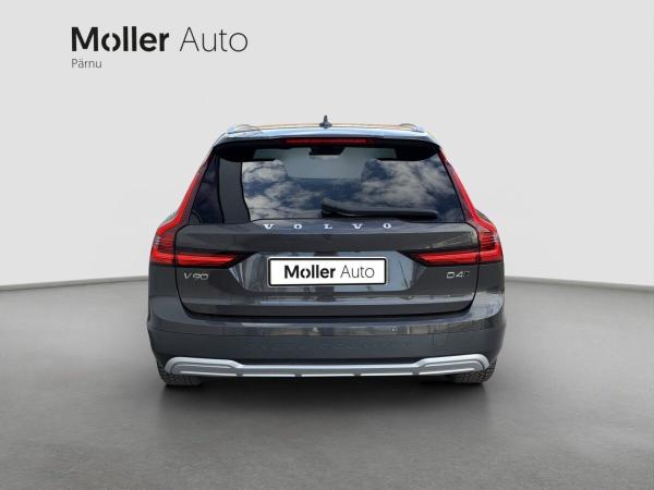 Pelēks Volvo V90 2020 Pērnava, ar dzinēja tilpumu 2.00 L un nobraukumu 180 tūkst. km par 29500 €, foto 4 vietnē AUTOMOTO.COM.LV