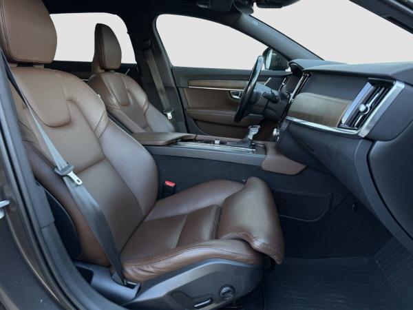 Pelēks Volvo V90 2020 Pērnava, ar dzinēja tilpumu 2.00 L un nobraukumu 180 tūkst. km par 29500 €, foto 5 vietnē AUTOMOTO.COM.LV
