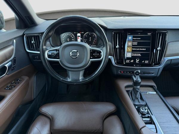 Pelēks Volvo V90 2020 Pērnava, ar dzinēja tilpumu 2.00 L un nobraukumu 180 tūkst. km par 29500 €, foto 7 vietnē AUTOMOTO.COM.LV