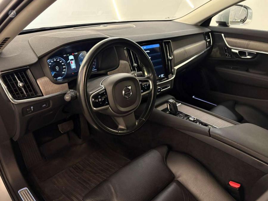 Grey Volvo V90 2020 in Marijampole, with an engine capacity of 1.97 L and mileage of 275 thousand km for 18999 €, photo 3 on AUTOMOTO.COM.LV