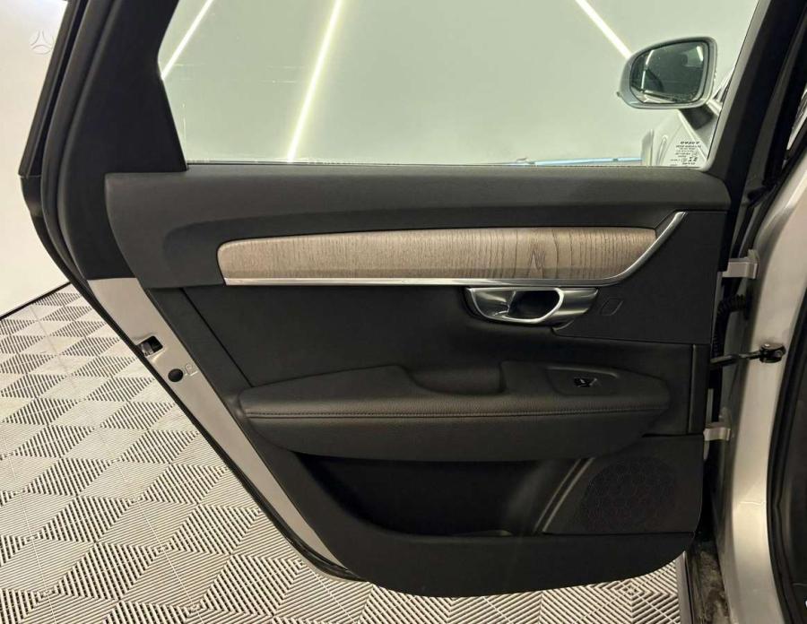 Grey Volvo V90 2020 in Marijampole, with an engine capacity of 1.97 L and mileage of 275 thousand km for 18999 €, photo 24 on AUTOMOTO.COM.LV
