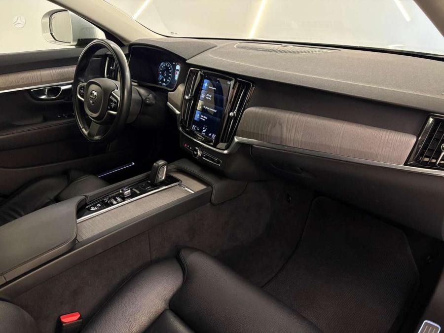 Grey Volvo V90 2020 in Marijampole, with an engine capacity of 1.97 L and mileage of 275 thousand km for 18999 €, photo 26 on AUTOMOTO.COM.LV