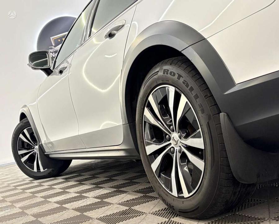 Grey Volvo V90 2020 in Marijampole, with an engine capacity of 1.97 L and mileage of 275 thousand km for 18999 €, photo 32 on AUTOMOTO.COM.LV