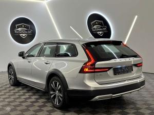 Grey Volvo V90 2020 in Marijampole, with an engine capacity of 1.97 L and mileage of 275 thousand km for 18999 €, photo 35 on AUTOMOTO.COM.LV