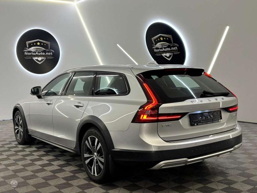 Grey Volvo V90 2020 in Marijampole, with an engine capacity of 1.97 L and mileage of 275 thousand km for 18999 €, photo 35 on AUTOMOTO.COM.LV