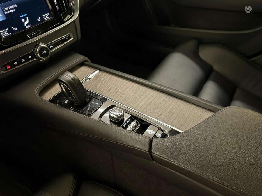 Pelēks Volvo V90 2020 Marijampole, ar dzinēja tilpumu 1.97 L un nobraukumu 275 tūkst. km par 18999 €, foto 20 vietnē AUTOMOTO.COM.LV