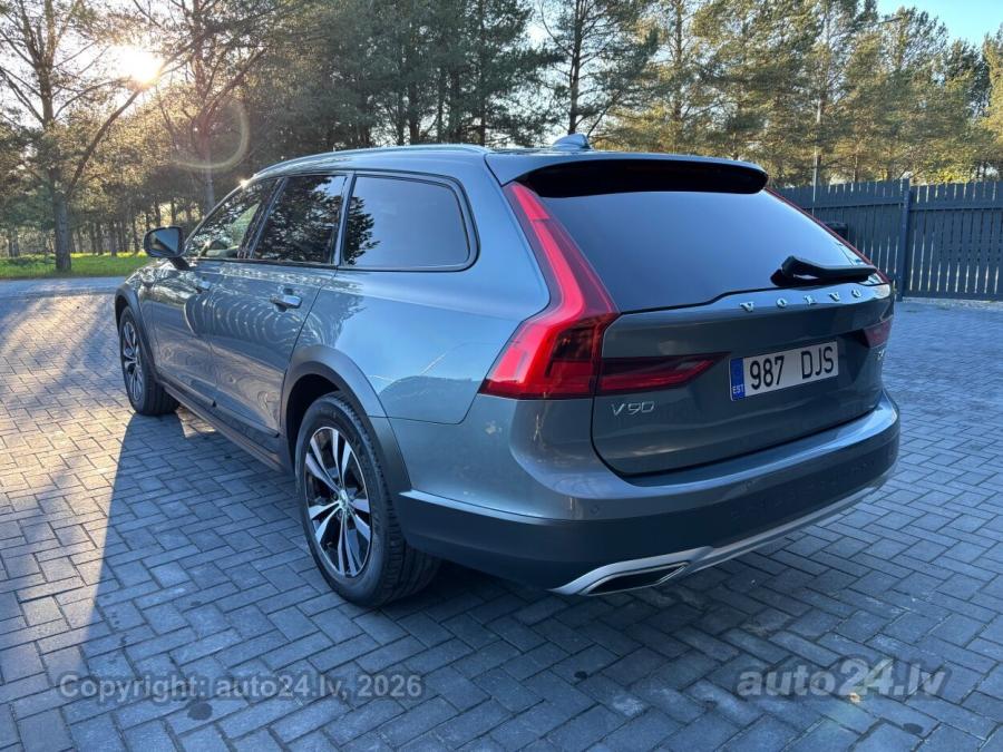 Pelēks Volvo V90 2020 Rapla, ar dzinēja tilpumu 2.00 L un nobraukumu 203 tūkst. km par 23600 €, foto 4 vietnē AUTOMOTO.COM.LV