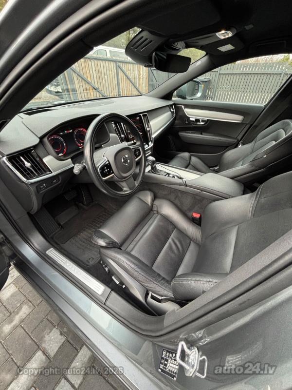 Grey Volvo V90 2020 in Rapla, with an engine capacity of 2.00 L and mileage of 203 thousand km for 23600 €, photo 6 on AUTOMOTO.COM.LV