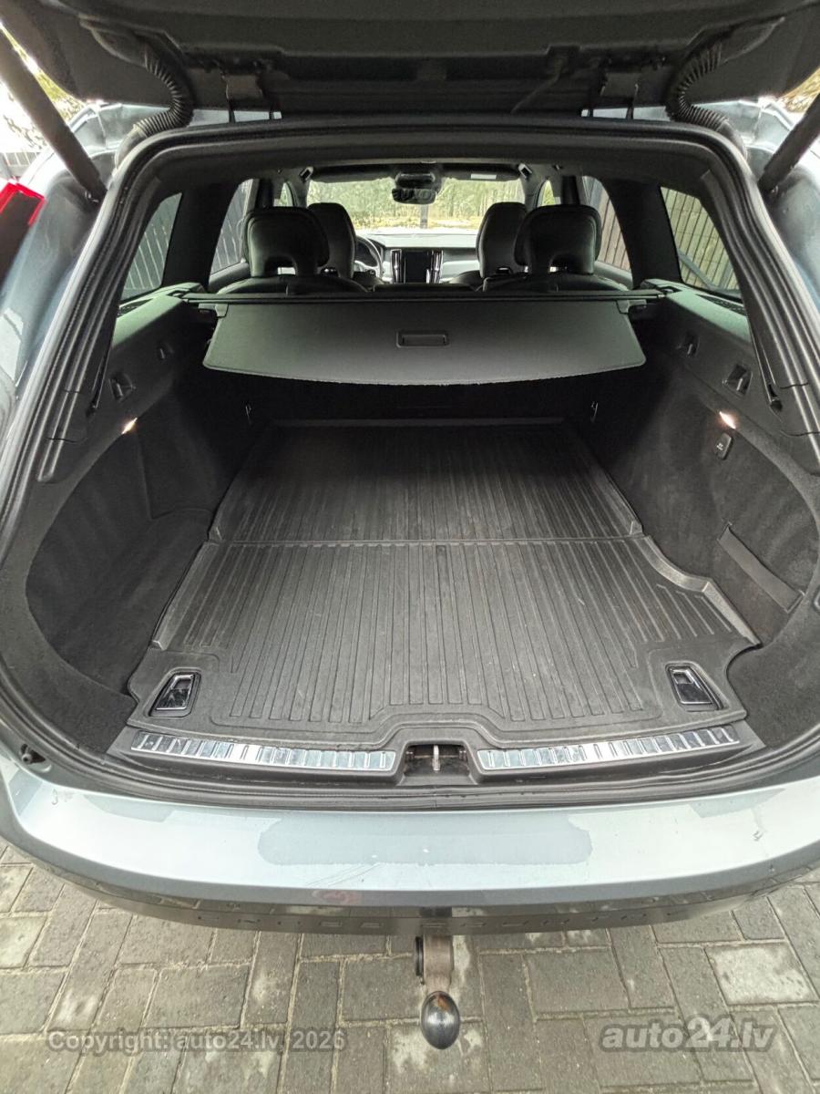 Pelēks Volvo V90 2020 Rapla, ar dzinēja tilpumu 2.00 L un nobraukumu 203 tūkst. km par 23600 €, foto 17 vietnē AUTOMOTO.COM.LV