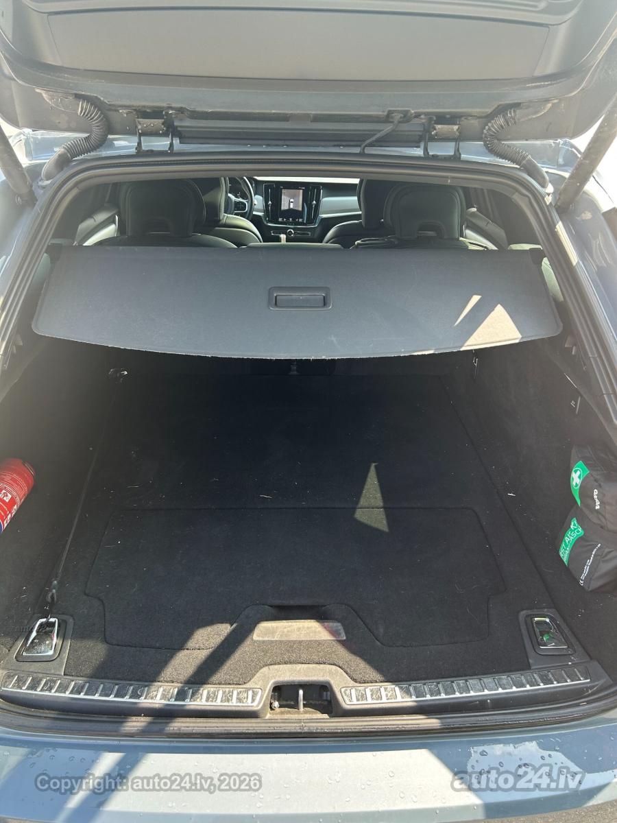 Pelēks Volvo V90 2020 Tallina, ar dzinēja tilpumu 2.00 L un nobraukumu 130 tūkst. km par 32500 €, foto 13 vietnē AUTOMOTO.COM.LV