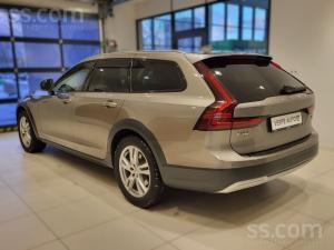 Grey Volvo V90 2021 in Riga, with an engine capacity of 2.00 L and mileage of 159 thousand km for 26490 €, photo 4 on AUTOMOTO.COM.LV