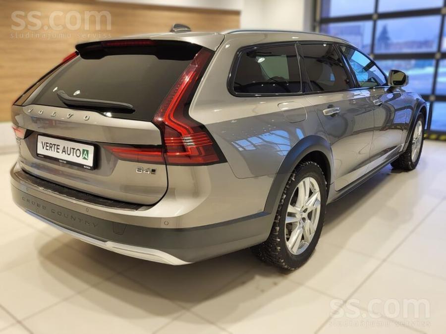 Grey Volvo V90 2021 in Riga, with an engine capacity of 2.00 L and mileage of 159 thousand km for 26490 €, photo 6 on AUTOMOTO.COM.LV