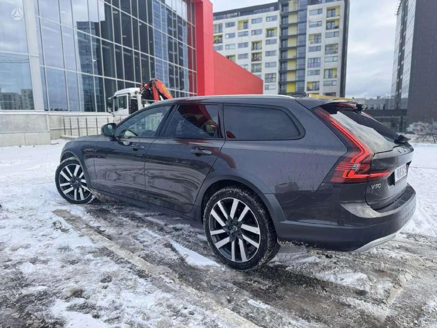 Grey Volvo V90 2021 in Vilnius, with an engine capacity of 1.97 L and mileage of 245 thousand km for 25900 €, photo 1 on AUTOMOTO.COM.LV