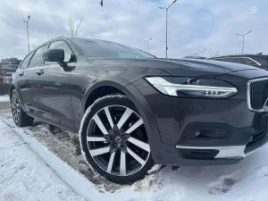 Grey Volvo V90 2021 in Vilnius, with an engine capacity of 1.97 L and mileage of 245 thousand km for 25900 €, photo 4 on AUTOMOTO.COM.LV