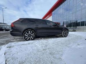 Grey Volvo V90 2021 in Vilnius, with an engine capacity of 1.97 L and mileage of 245 thousand km for 25900 €, photo 6 on AUTOMOTO.COM.LV