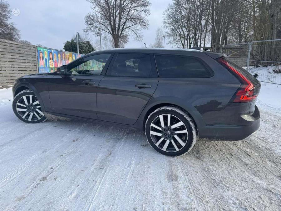 Grey Volvo V90 2021 in Vilnius, with an engine capacity of 1.97 L and mileage of 245 thousand km for 25900 €, photo 8 on AUTOMOTO.COM.LV