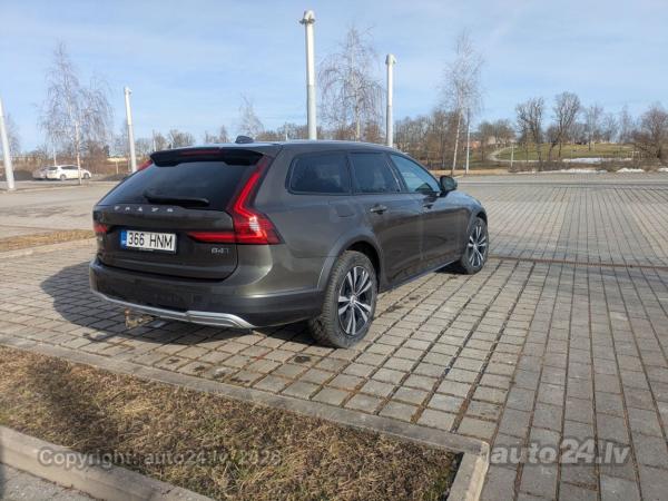 Grey Volvo V90 2021 in Tartu, with an engine capacity of 2.00 L and mileage of 133 thousand km for 37000 €, photo 3 on AUTOMOTO.COM.LV