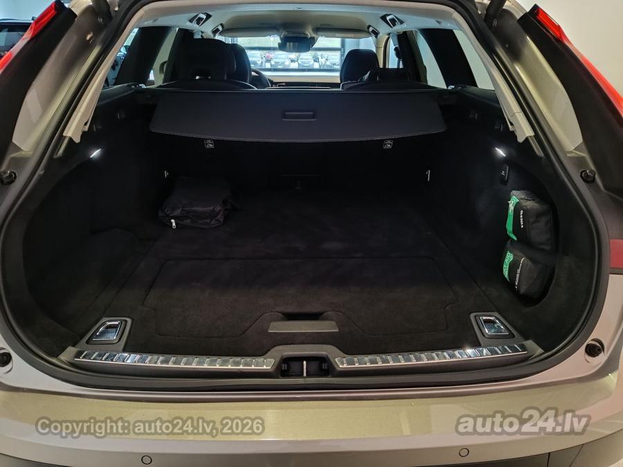 Pelēks Volvo V90 2021 Tallina, ar dzinēja tilpumu 2.00 L un nobraukumu 44 tūkst. km par 37700 €, foto 12 vietnē AUTOMOTO.COM.LV