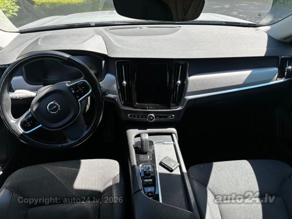Grey Volvo V90 2021 in Tallinn, with an engine capacity of 2.00 L and mileage of 227 thousand km for 24499 €, photo 4 on AUTOMOTO.COM.LV