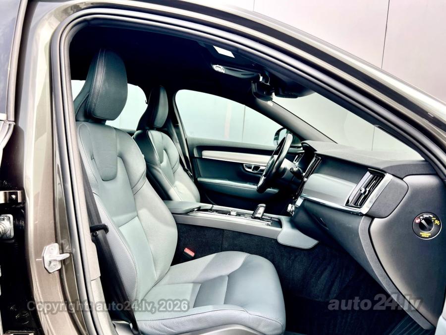 Pelēks Volvo V90 2021 Tallina, ar dzinēja tilpumu 2.00 L un nobraukumu 239 tūkst. km par 18999 €, foto 14 vietnē AUTOMOTO.COM.LV