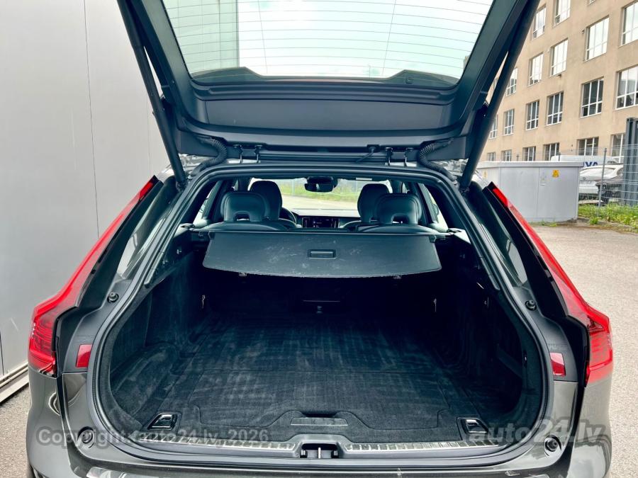 Pelēks Volvo V90 2021 Tallina, ar dzinēja tilpumu 2.00 L un nobraukumu 239 tūkst. km par 18999 €, foto 24 vietnē AUTOMOTO.COM.LV