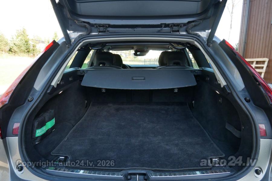 Pelēks Volvo V90 2021 Tallina, ar dzinēja tilpumu 2.00 L un nobraukumu 135 tūkst. km par 28900 €, foto 11 vietnē AUTOMOTO.COM.LV