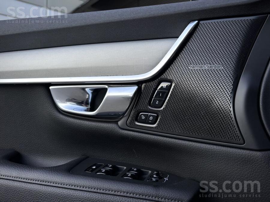 Pelēks Volvo V90 2021 Rīga, ar dzinēja tilpumu 2.00 L un nobraukumu 239 tūkst. km par 20500 €, foto 14 vietnē AUTOMOTO.COM.LV