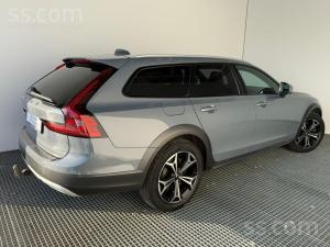 Grey Volvo V90 2021 in Riga, with an engine capacity of 2.00 L and mileage of 140 thousand km for 32490 €, photo 4 on AUTOMOTO.COM.LV