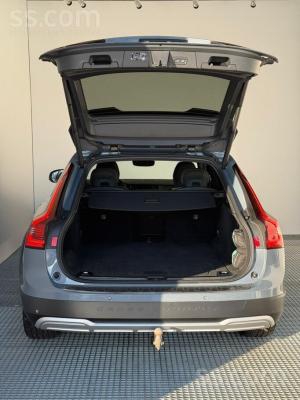 Grey Volvo V90 2021 in Riga, with an engine capacity of 2.00 L and mileage of 140 thousand km for 32490 €, photo 6 on AUTOMOTO.COM.LV