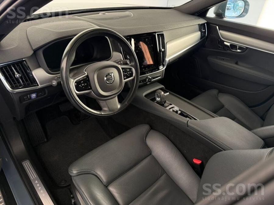 Grey Volvo V90 2021 in Riga, with an engine capacity of 2.00 L and mileage of 140 thousand km for 32490 €, photo 7 on AUTOMOTO.COM.LV
