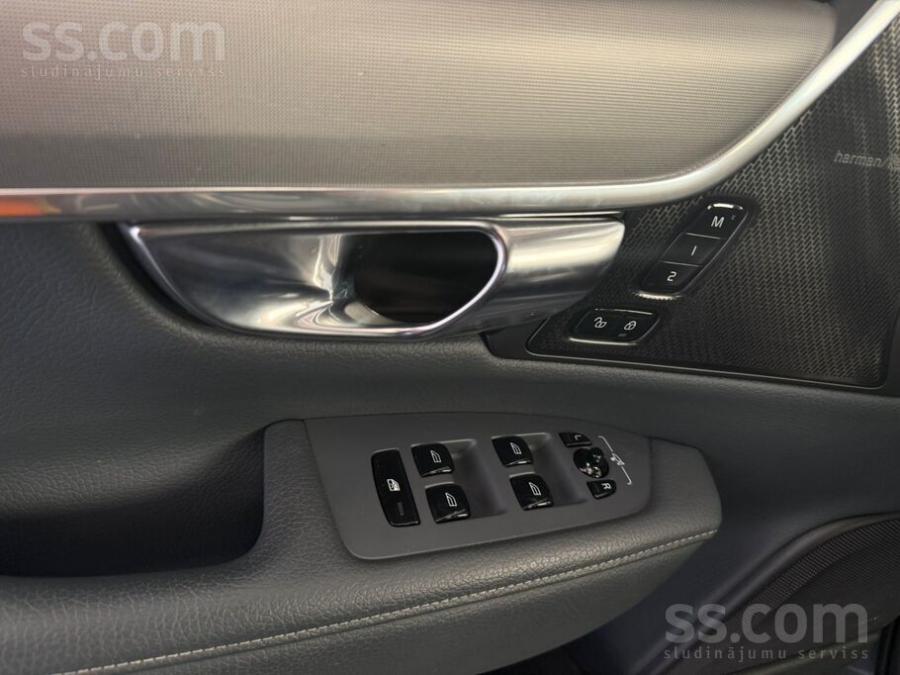 Grey Volvo V90 2021 in Riga, with an engine capacity of 2.00 L and mileage of 140 thousand km for 32490 €, photo 8 on AUTOMOTO.COM.LV
