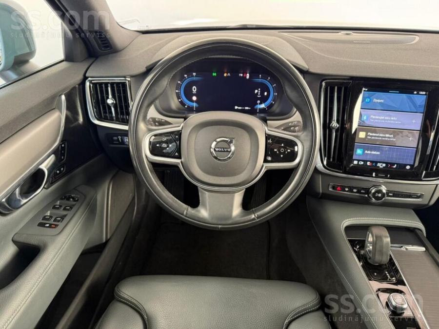 Grey Volvo V90 2021 in Riga, with an engine capacity of 2.00 L and mileage of 140 thousand km for 32490 €, photo 10 on AUTOMOTO.COM.LV