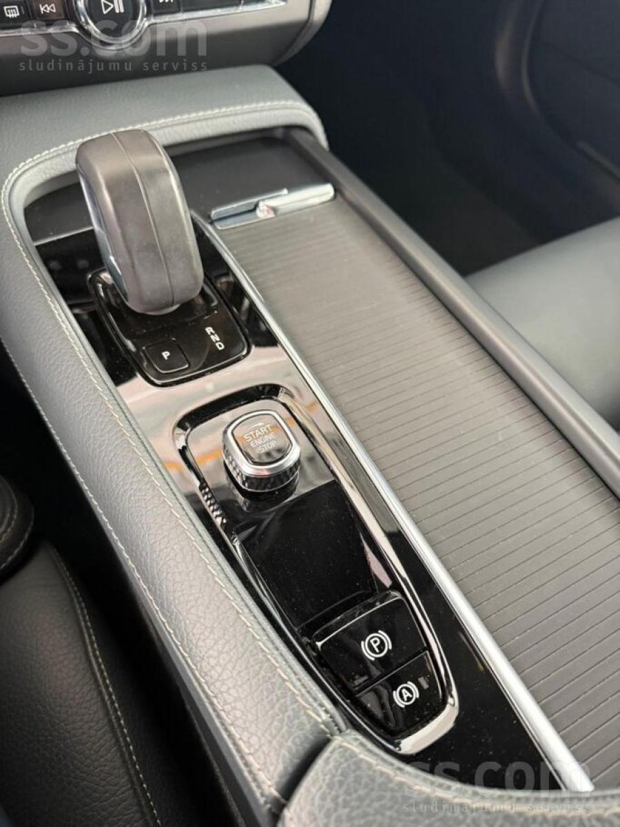 Grey Volvo V90 2021 in Riga, with an engine capacity of 2.00 L and mileage of 140 thousand km for 32490 €, photo 12 on AUTOMOTO.COM.LV