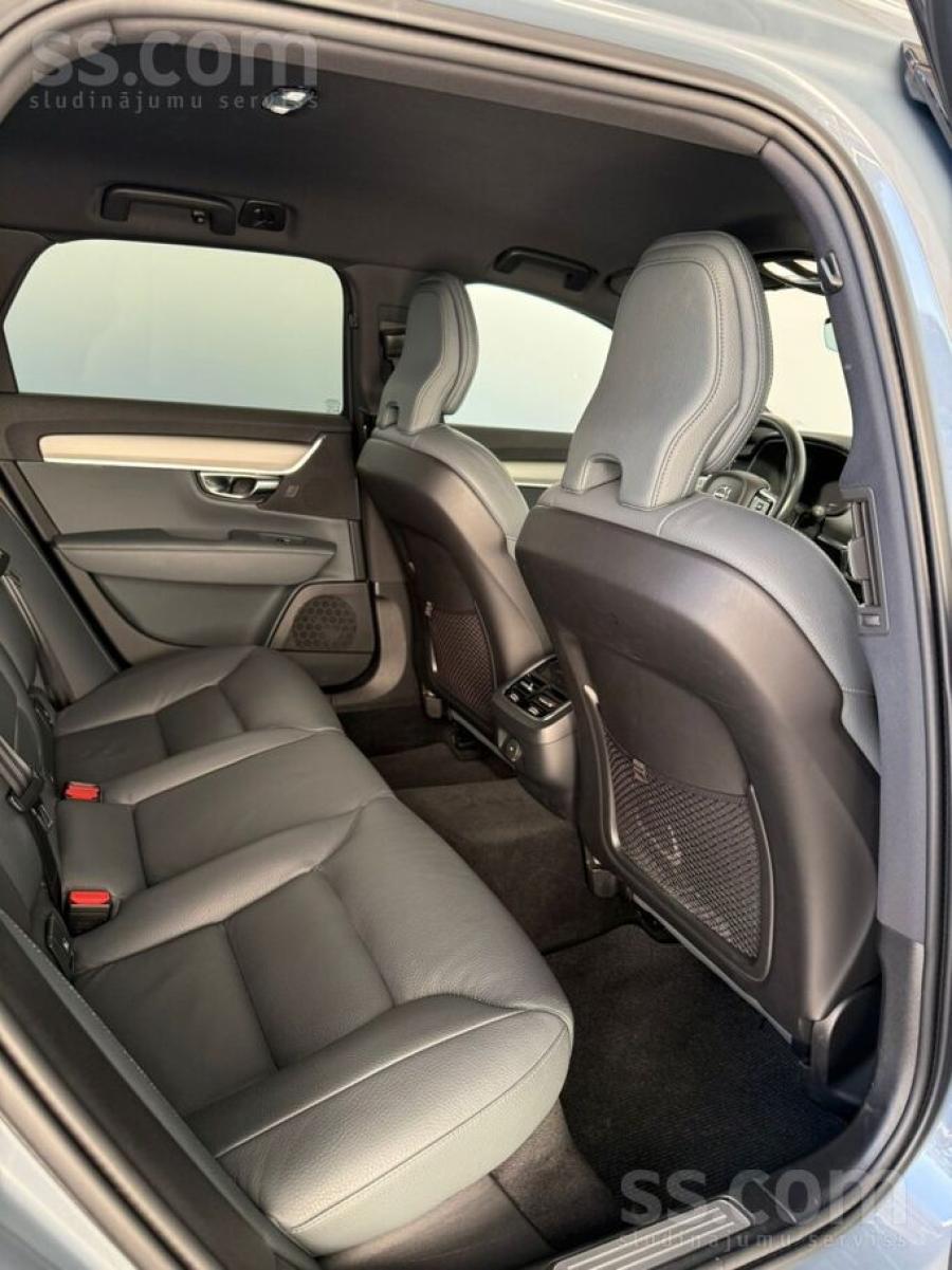 Grey Volvo V90 2021 in Riga, with an engine capacity of 2.00 L and mileage of 140 thousand km for 32490 €, photo 19 on AUTOMOTO.COM.LV