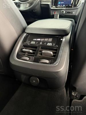 Grey Volvo V90 2021 in Riga, with an engine capacity of 2.00 L and mileage of 140 thousand km for 32490 €, photo 20 on AUTOMOTO.COM.LV